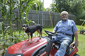 Port Neches man watches his garden grow | Port Arthur News