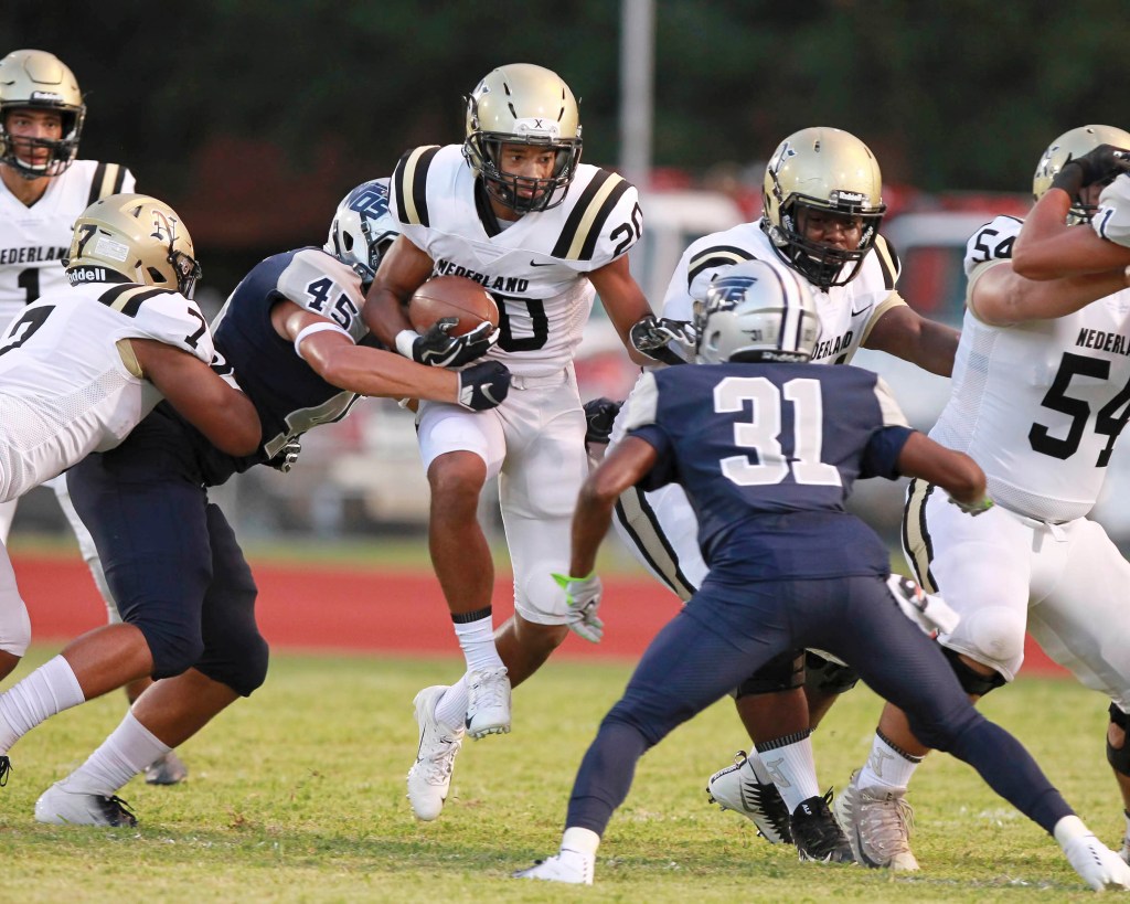 FOOTBALL: McMorris, Bulldogs make noise, stun Mustangs 19-18 | Port ...