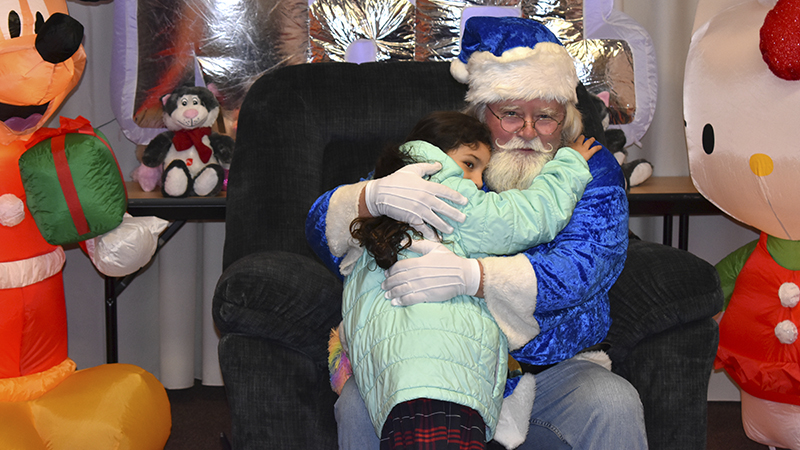 Blue Santa helps hundreds of children at Christmas - Port Arthur News ...