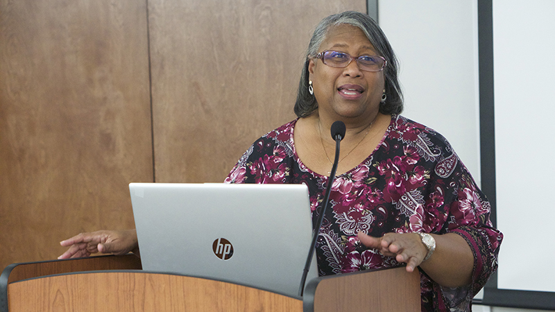 Wanda Thompson celebrates 40 years at public library | Port Arthur News