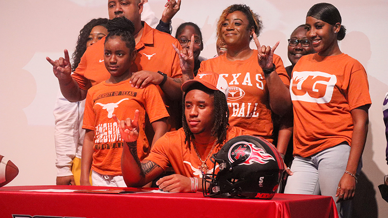 Texas coach praises Memorial graduate Jaylon Guilbeau, describes him as ...