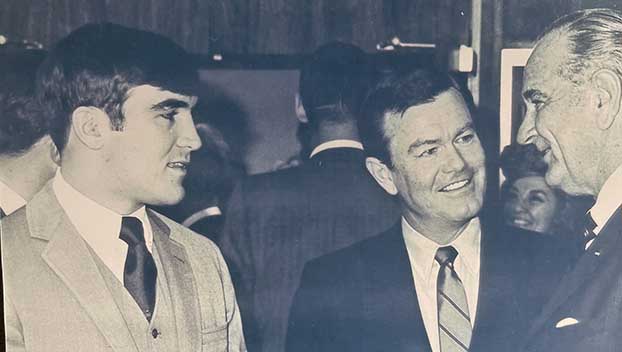 Bridge City’s Steve Worster, star of Texas’ national title team, passes ...