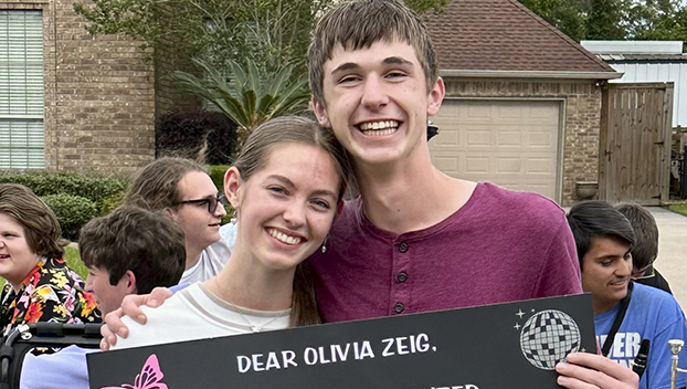 VIDEO — Port Neches-Groves senior uses iconic 90s movie moment for ...