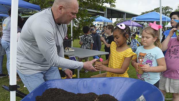 PHOTO GALLERY — Sabine Pass students celebrate Earth Day in the ...