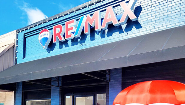 PHOTOS — Remax One-Nederland, Lange Realty Group celebrate business ...